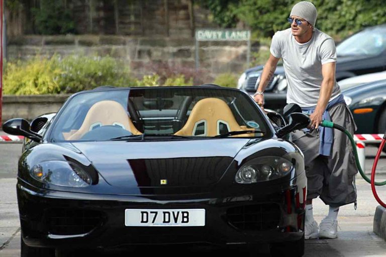 La mitica Ferrari della stella del calcio in vendita: il dettaglio alla ...