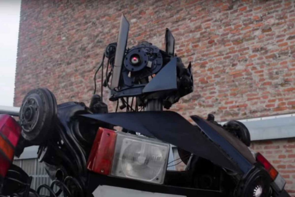 Una Fiat Panda diventa un Transformer come nel film: non crederete ai ...